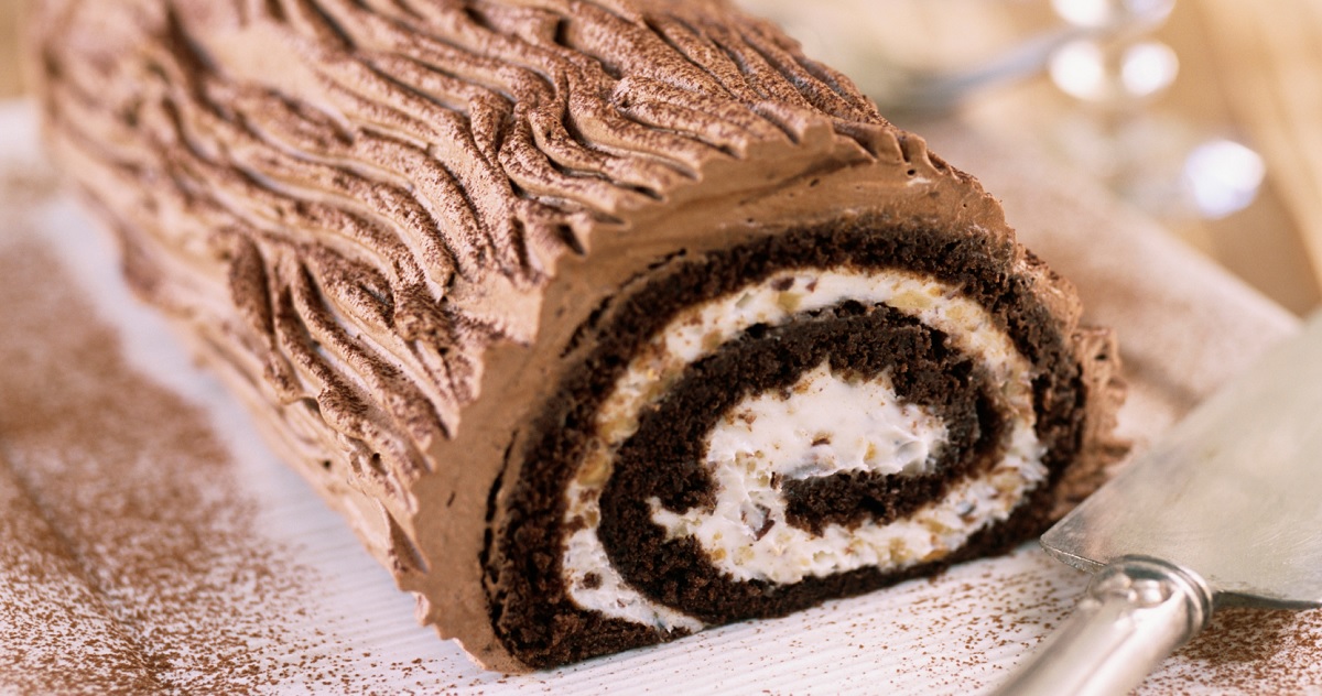 Κορμός με σαντιγί, καρύδια και σοκολάτα | Συνταγή - iCookGreek