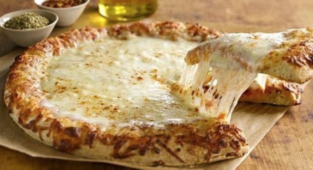 Σπιτική πίτσα με διάφορα τυριά ανάμεικτα | Συνταγή - iCookGreek
