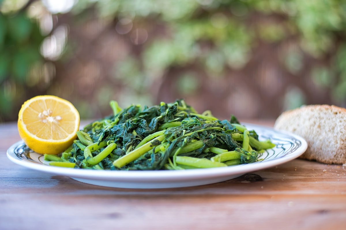Χόρτα - Τι προσέχουμε κατά την αγορά τους και πώς τα καθαρίζουμε ...